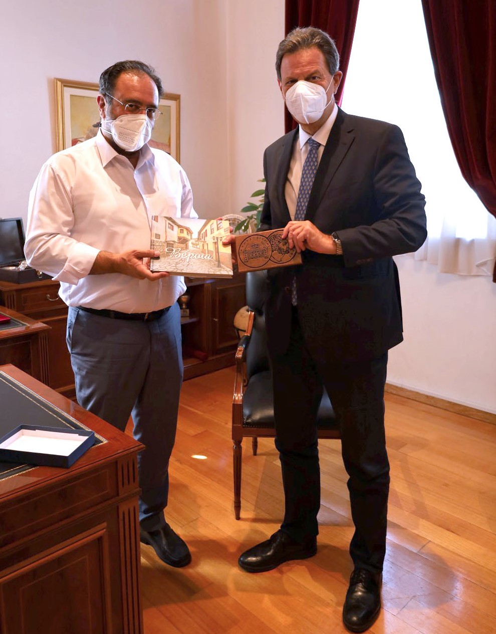 Κυβερνητικό κλιμάκιο της ΝΔ στον Δήμαρχο Βέροιας - Ραδιο Τοξότης 963 fm